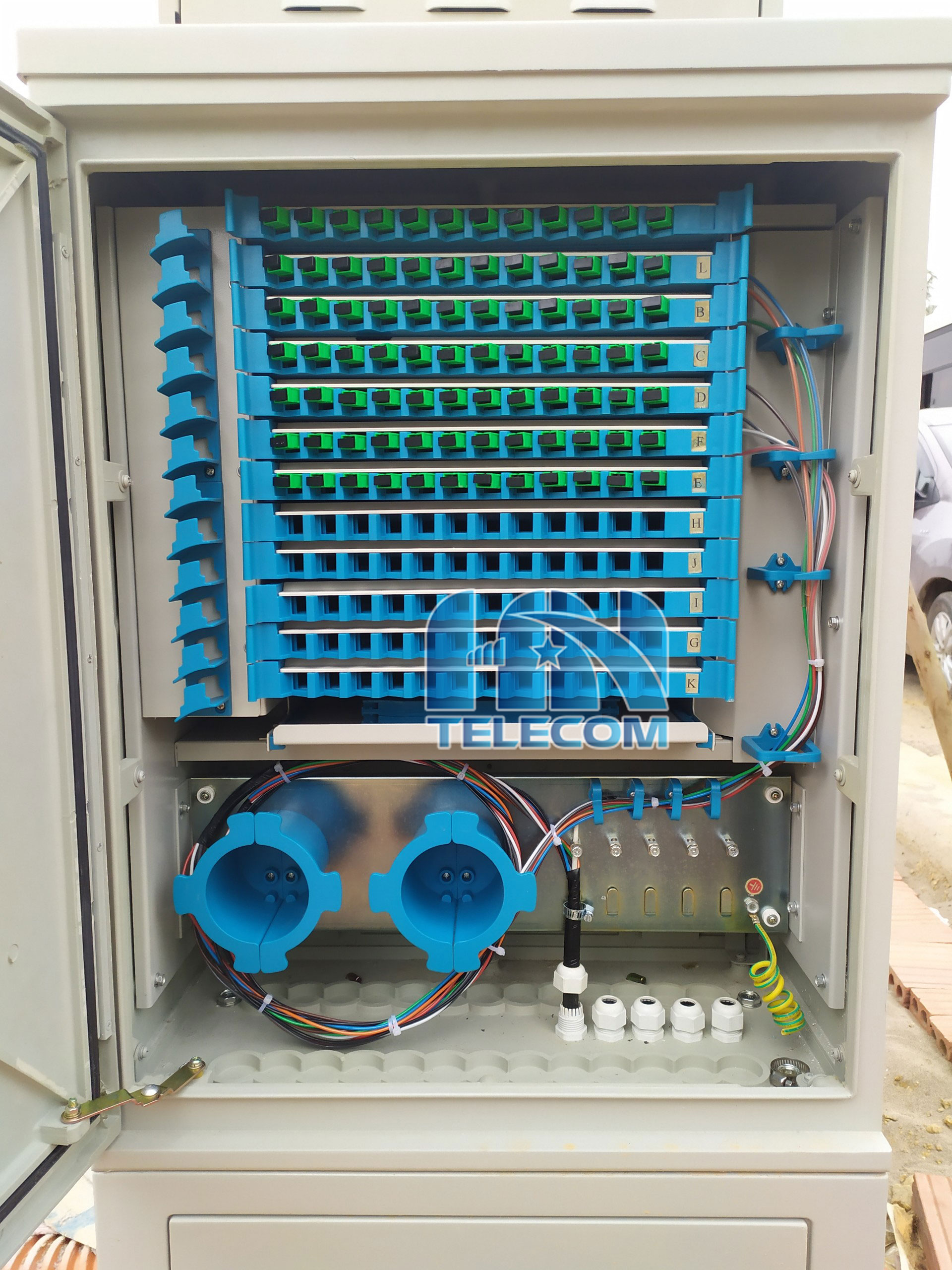 Tủ ODF 144 core ngoài trời đặt bệ Full phụ kiện